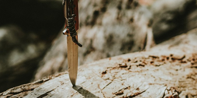 10 Best Hunting Knives On The Market of 2018 - GearHungry.com