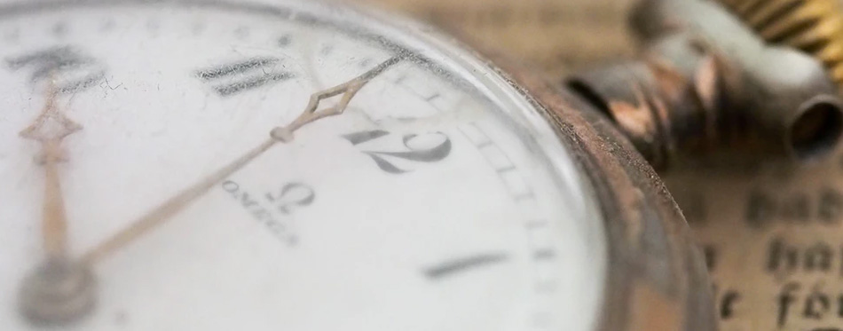 Best Front Pocket Watches in 2022 [Buying Guide] - Gear Hungry