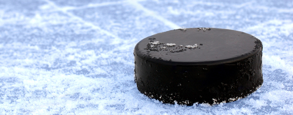 Best Ice Hockey Pucks In 2022 [Buying Guide] – Gear Hungry