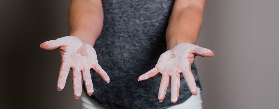 Best Liquid Chalks In 2022 [Buying Guide] – Gear Hungry