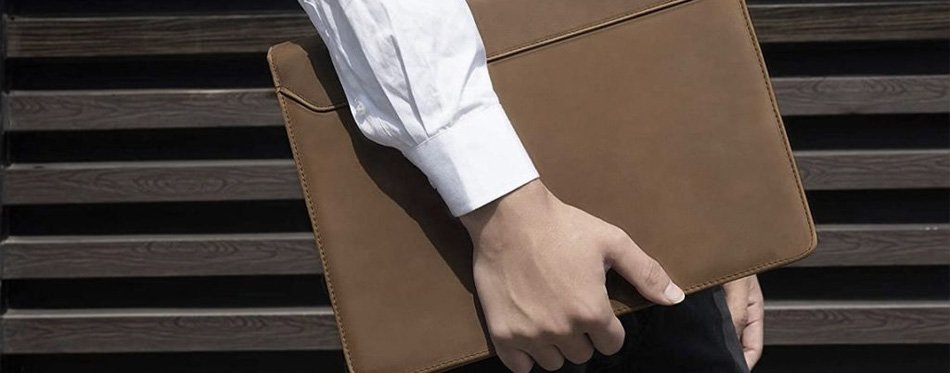 Best Leather Portfolios For Men In 2021 [Buying Guide] - Gear Hungry
