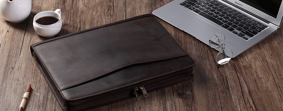 Best Leather Portfolios For Men In 2021 [Buying Guide] - Gear Hungry