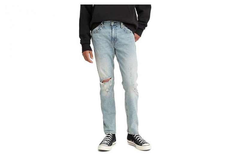 Best Distressed Jeans For Men In 2022 [Buying Guide] - Gear Hungry