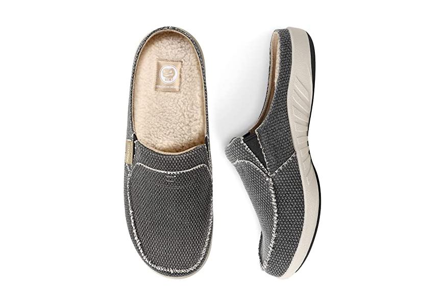 Best Men's Slippers In 2022 [Buying Guide] - Gear Hungry