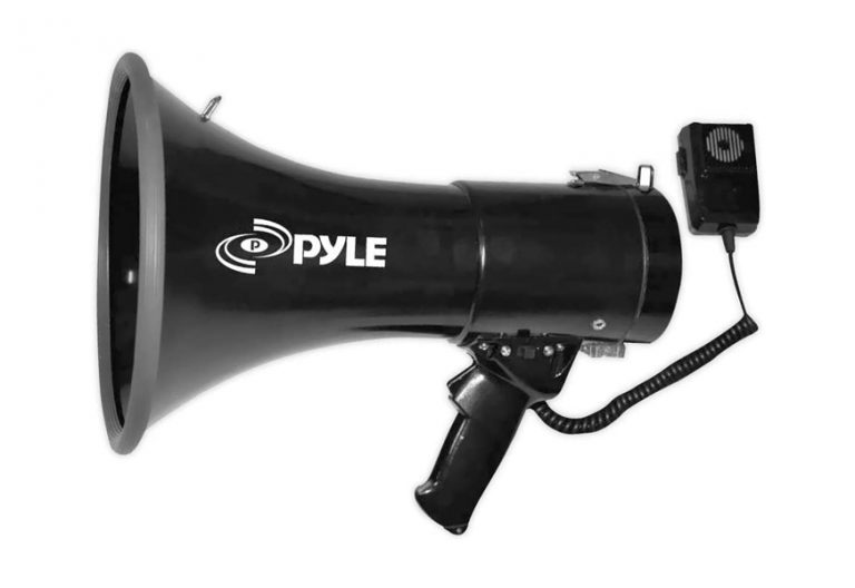 Best Megaphones In 2022 [Buying Guide] – Gear Hungry