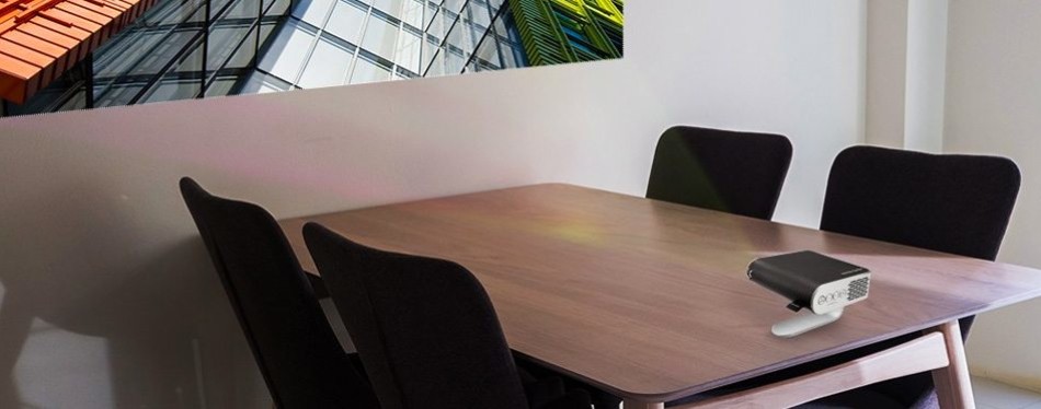 10 Best Mini Projectors in 2019 [Buying Guide] - GearHungry